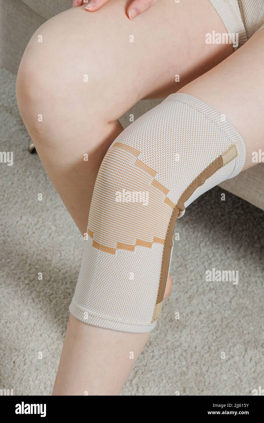 Woman wearing a leg brace hi-res stock photography and images - Alamy