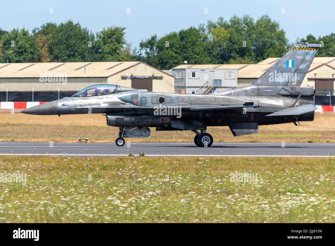 Side view f16 fighter aircraft hi-res stock photography and images - Alamy