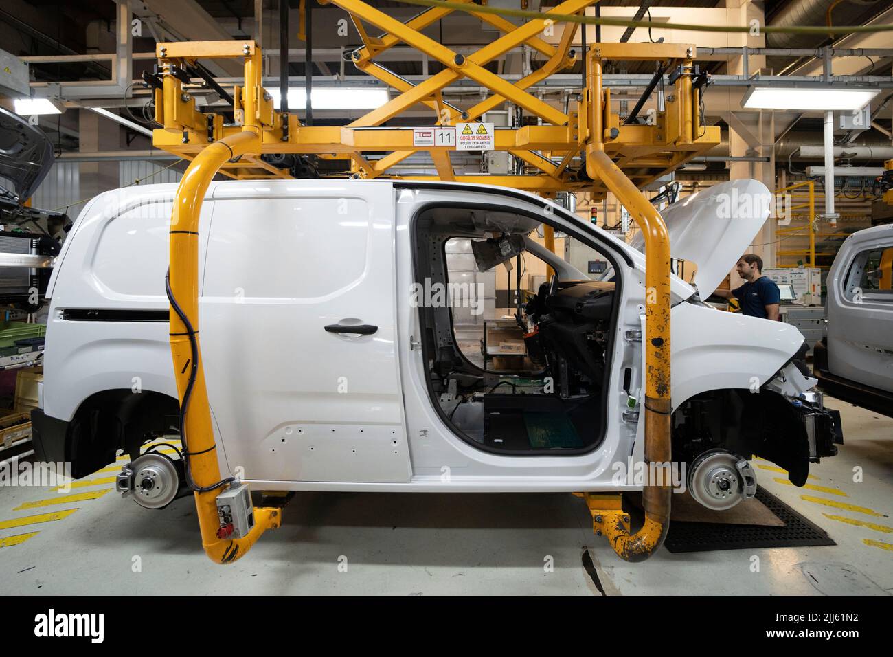 Car factory hi-res stock photography and images - Alamy