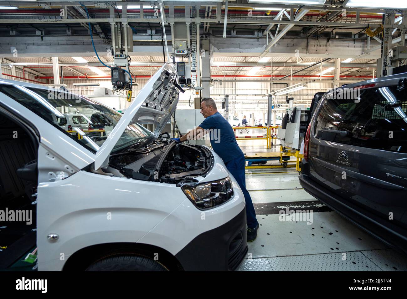 Plant assembly line hi-res stock photography and images - Alamy