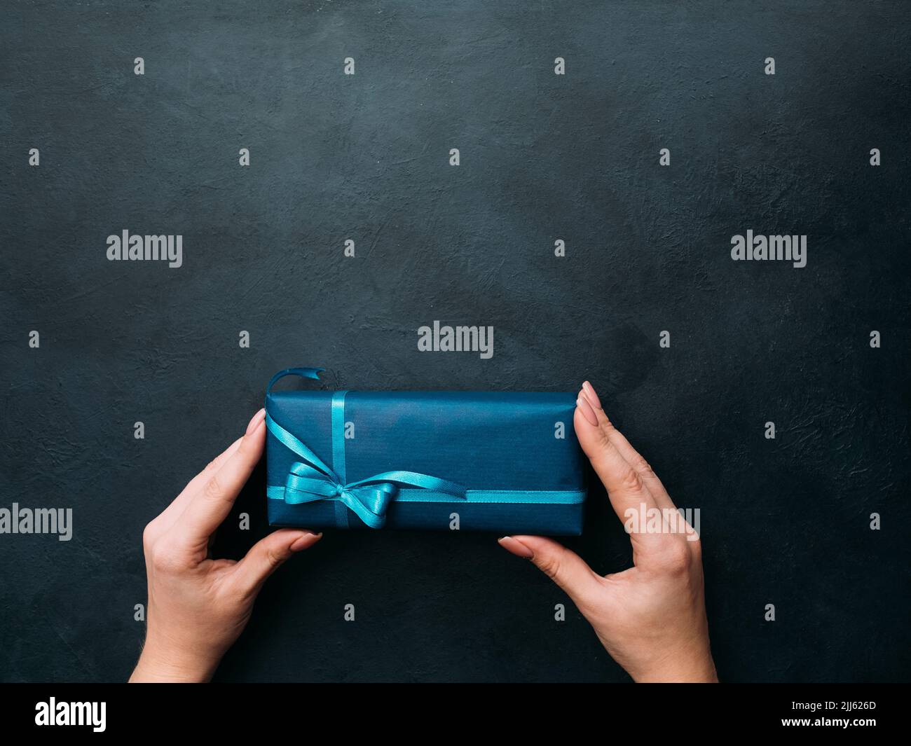 Woman wrapping a birthday present hi-res stock photography and images ...