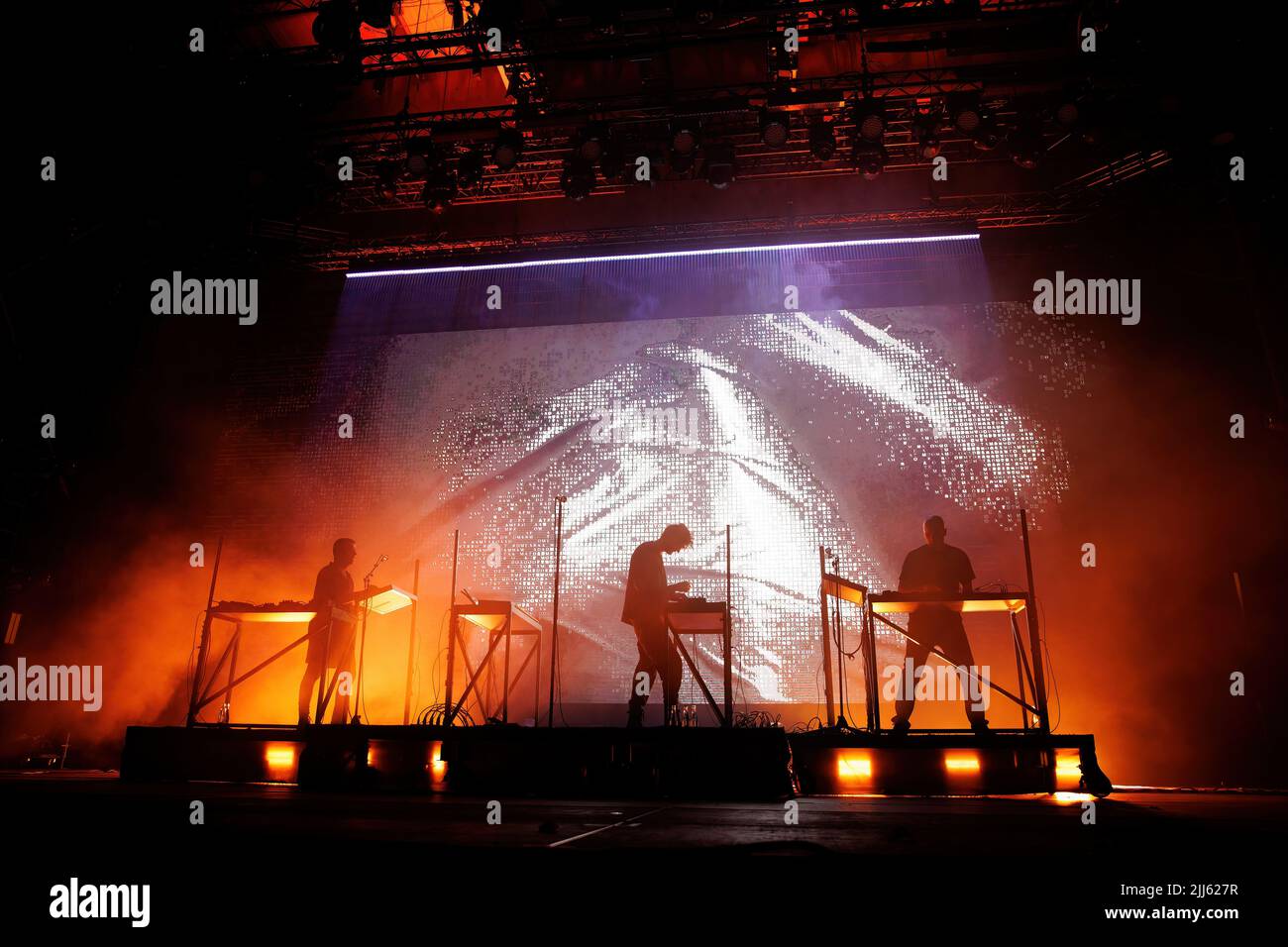 BARCELONA - JUN 17: Moderat (German electronic music supergroup ...