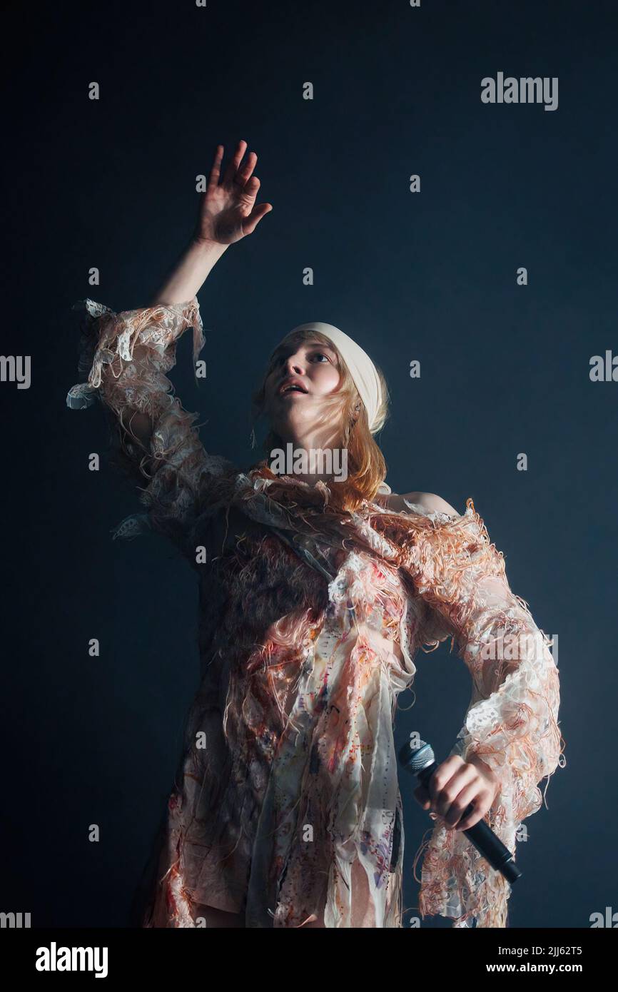 Lyra pramuk hi-res stock photography and images - Alamy