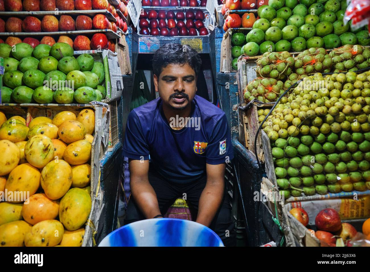 Apple seller hi-res stock photography and images - Alamy