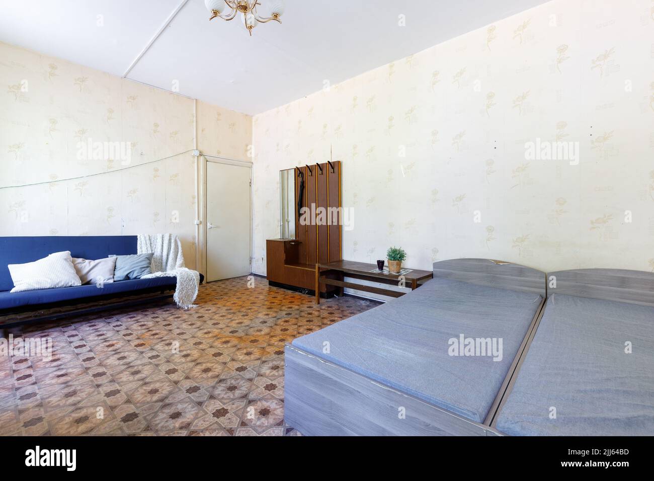 Cozy interior of an old room in an apartment Stock Photo - Alamy