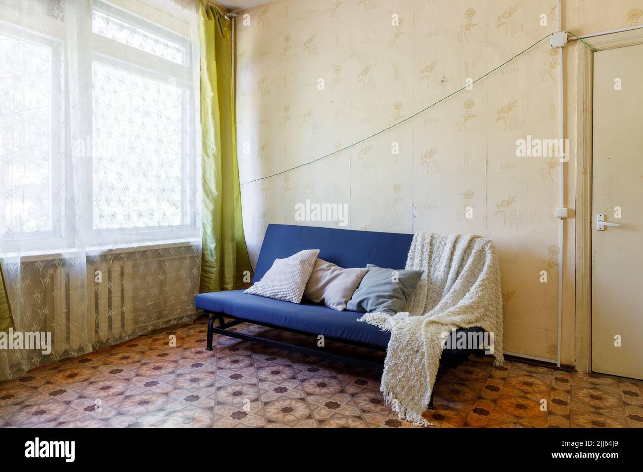 Cozy interior of an old room in an apartment Stock Photo - Alamy