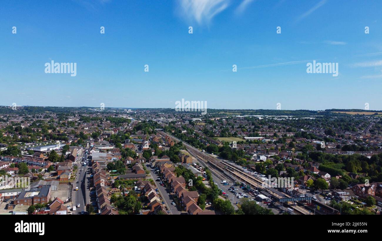 Luton london england railway station hi-res stock photography and ...