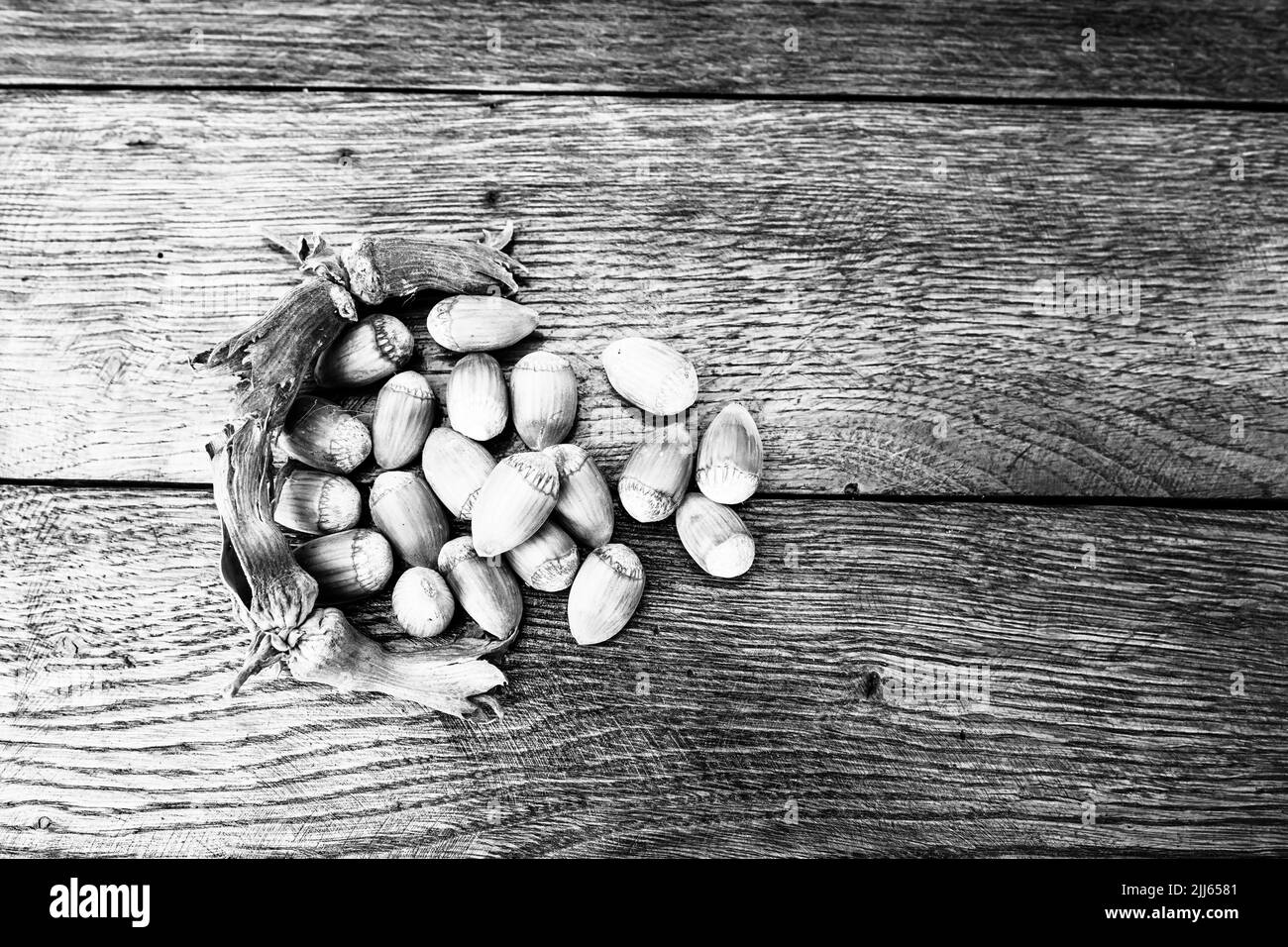 Leaf on wooden table Black and White Stock Photos & Images - Alamy