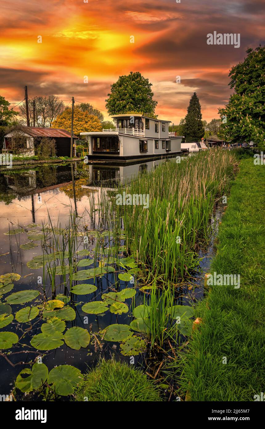 The Erewash canal enters the River Trent at Trent Lock in ...
