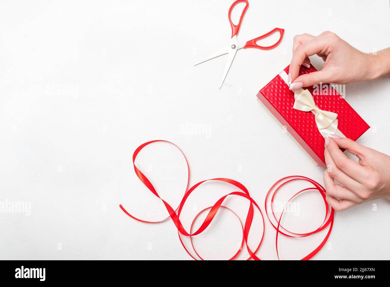 Box ribbon hi-res stock photography and images - Alamy