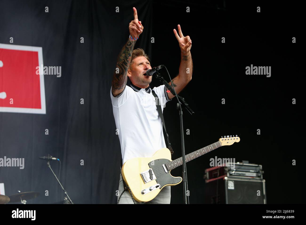 Jon Windle lead singer of Little Man Tate Stock Photo - Alamy