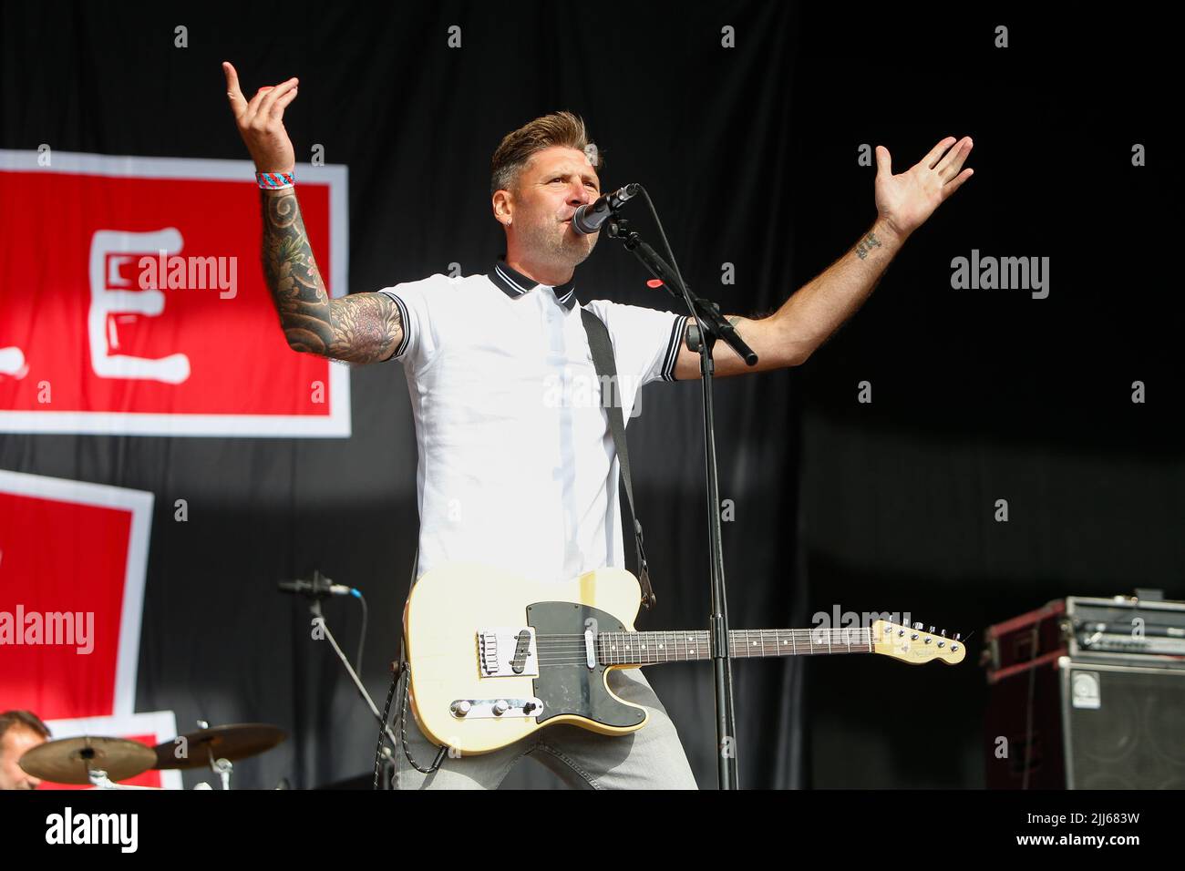 Jon Windle lead singer of Little Man Tate Stock Photo - Alamy