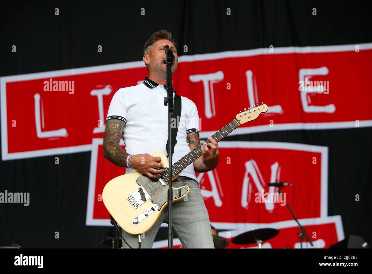 Jon Windle lead singer of Little Man Tate Stock Photo - Alamy