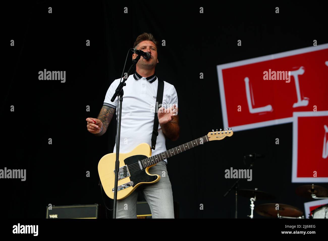 Jon Windle lead singer of Little Man Tate Stock Photo - Alamy