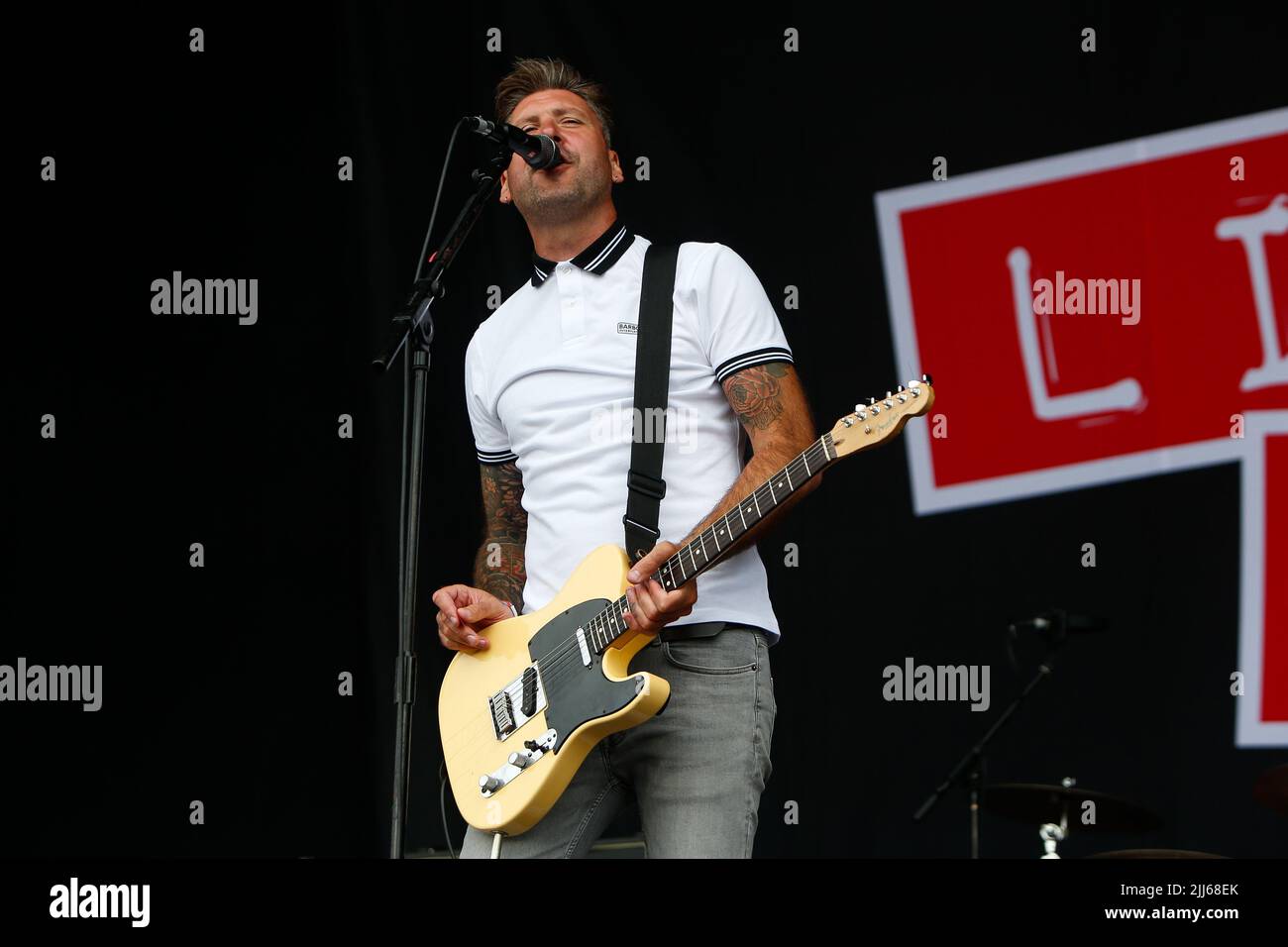 Jon Windle lead singer of Little Man Tate Stock Photo - Alamy