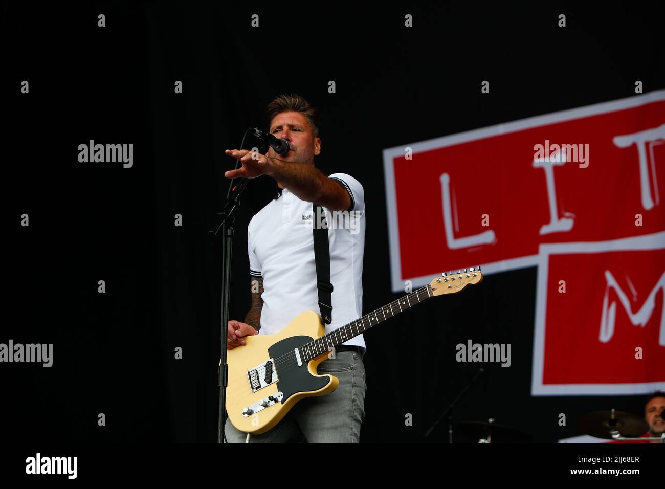 Jon Windle lead singer of Little Man Tate Stock Photo - Alamy