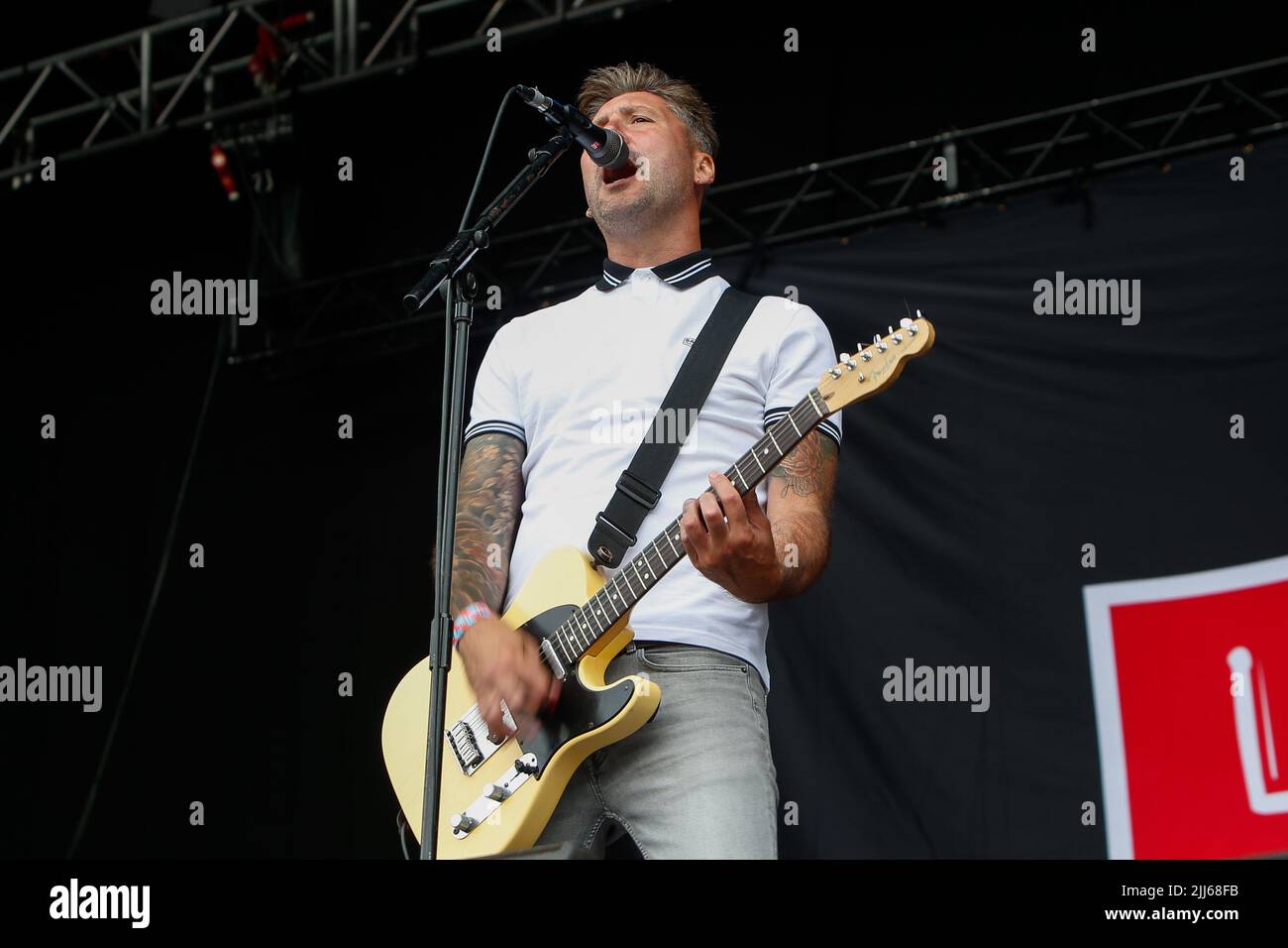 Jon Windle lead singer of Little Man Tate Stock Photo - Alamy