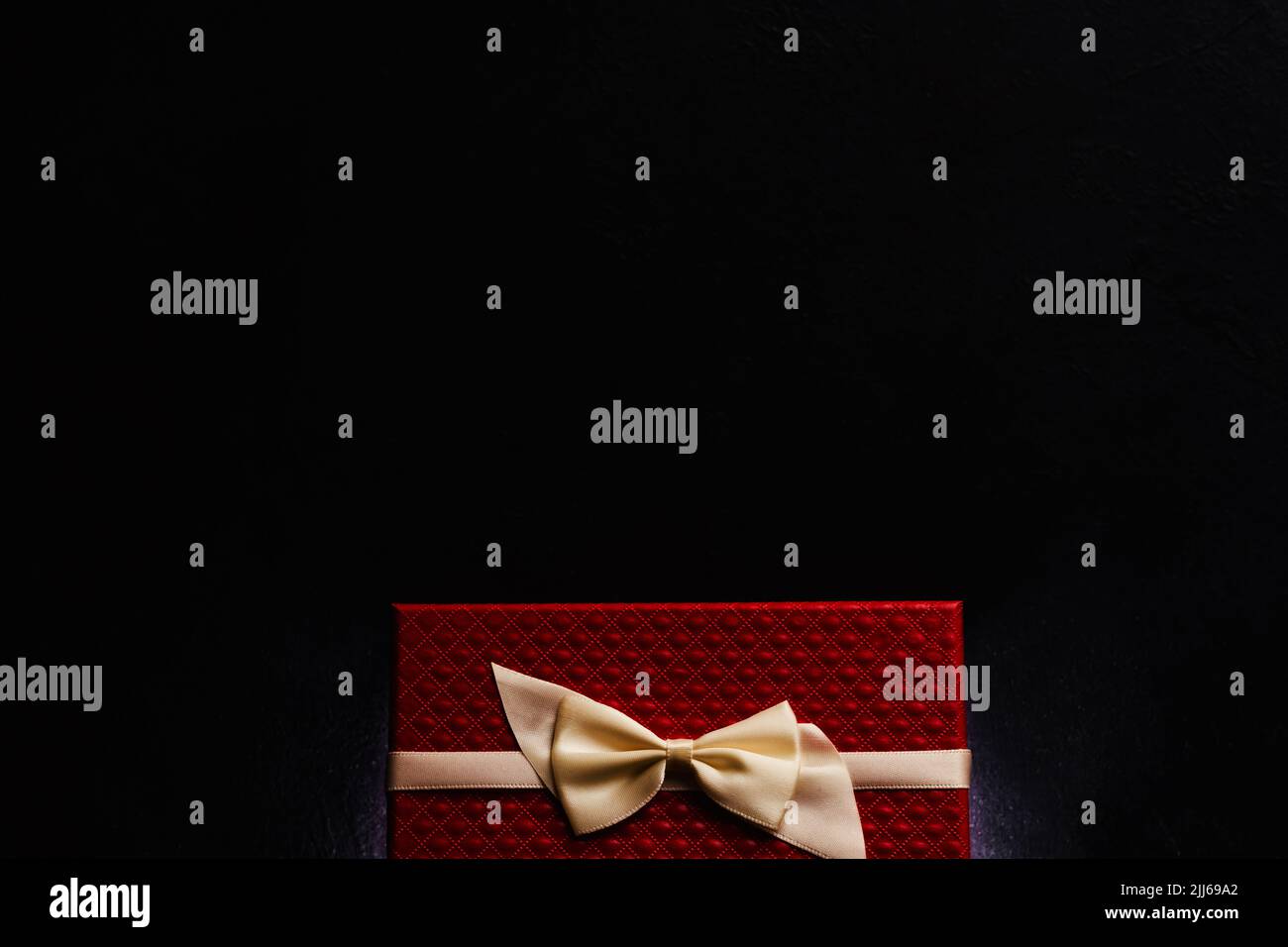 Romance love present hi-res stock photography and images - Alamy