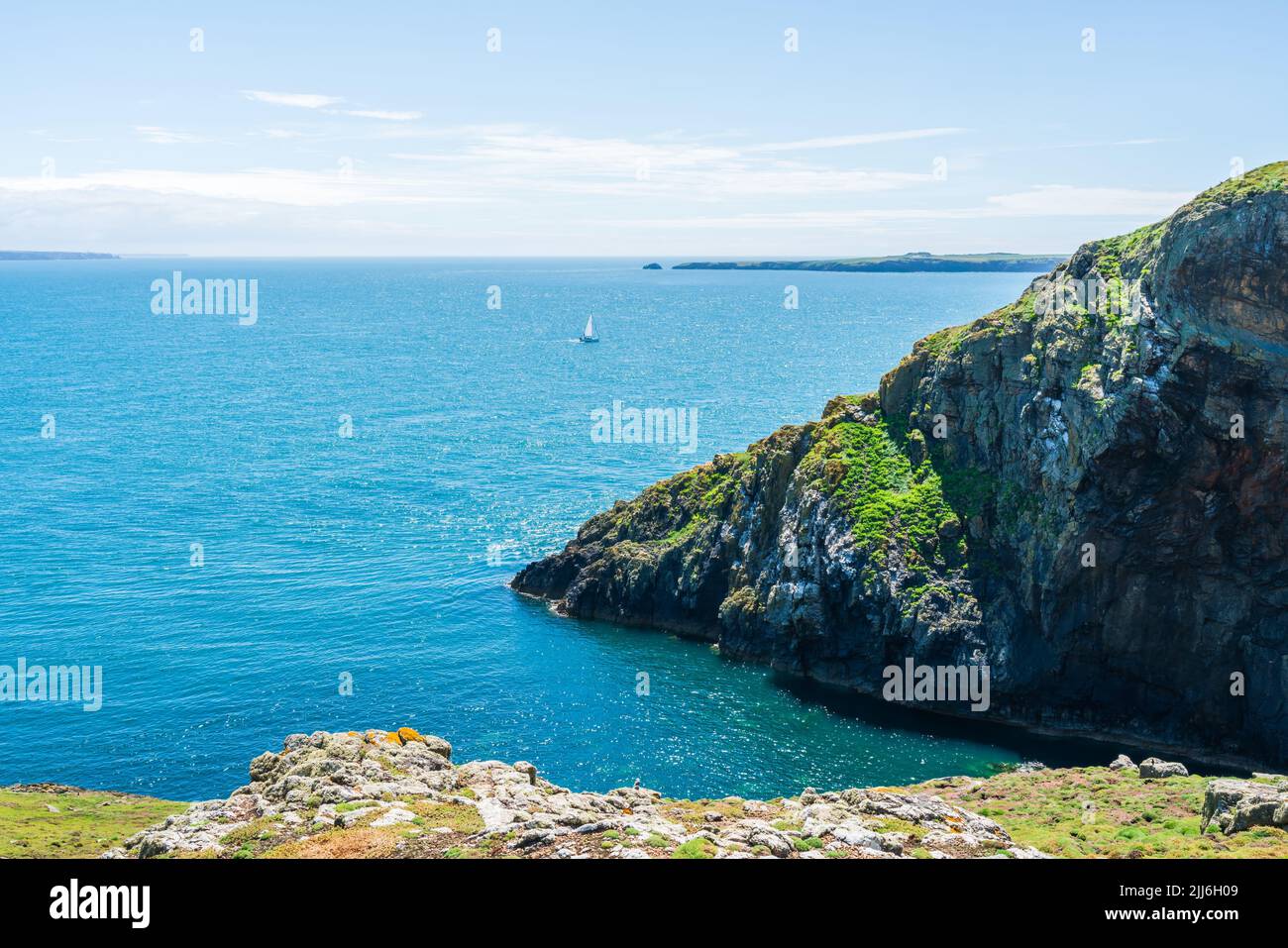 Scenic skomer island coastal view hi-res stock photography and images ...