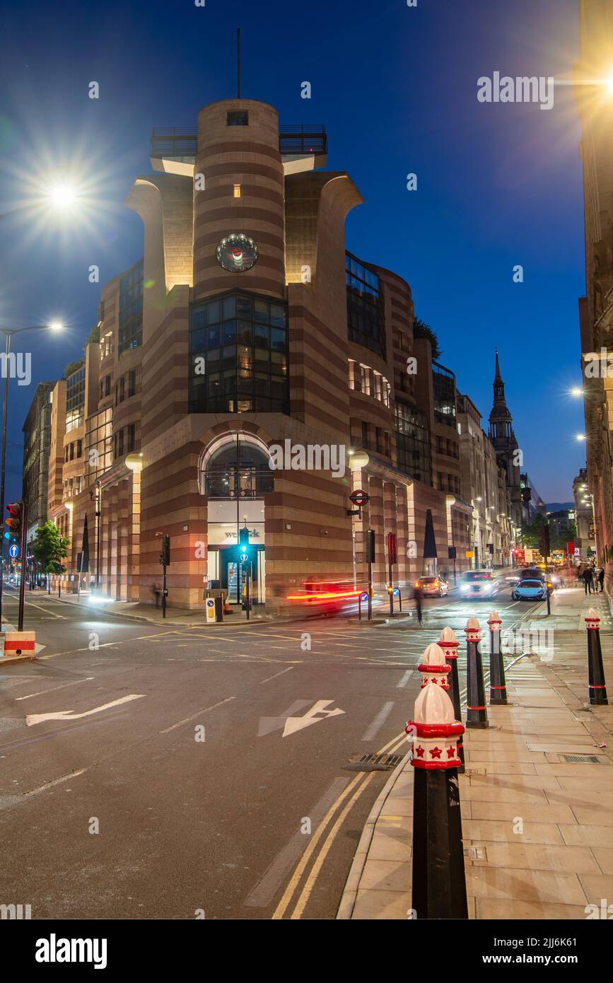 The Number 1 Poultry majestic building at dusk Stock Photo - Alamy