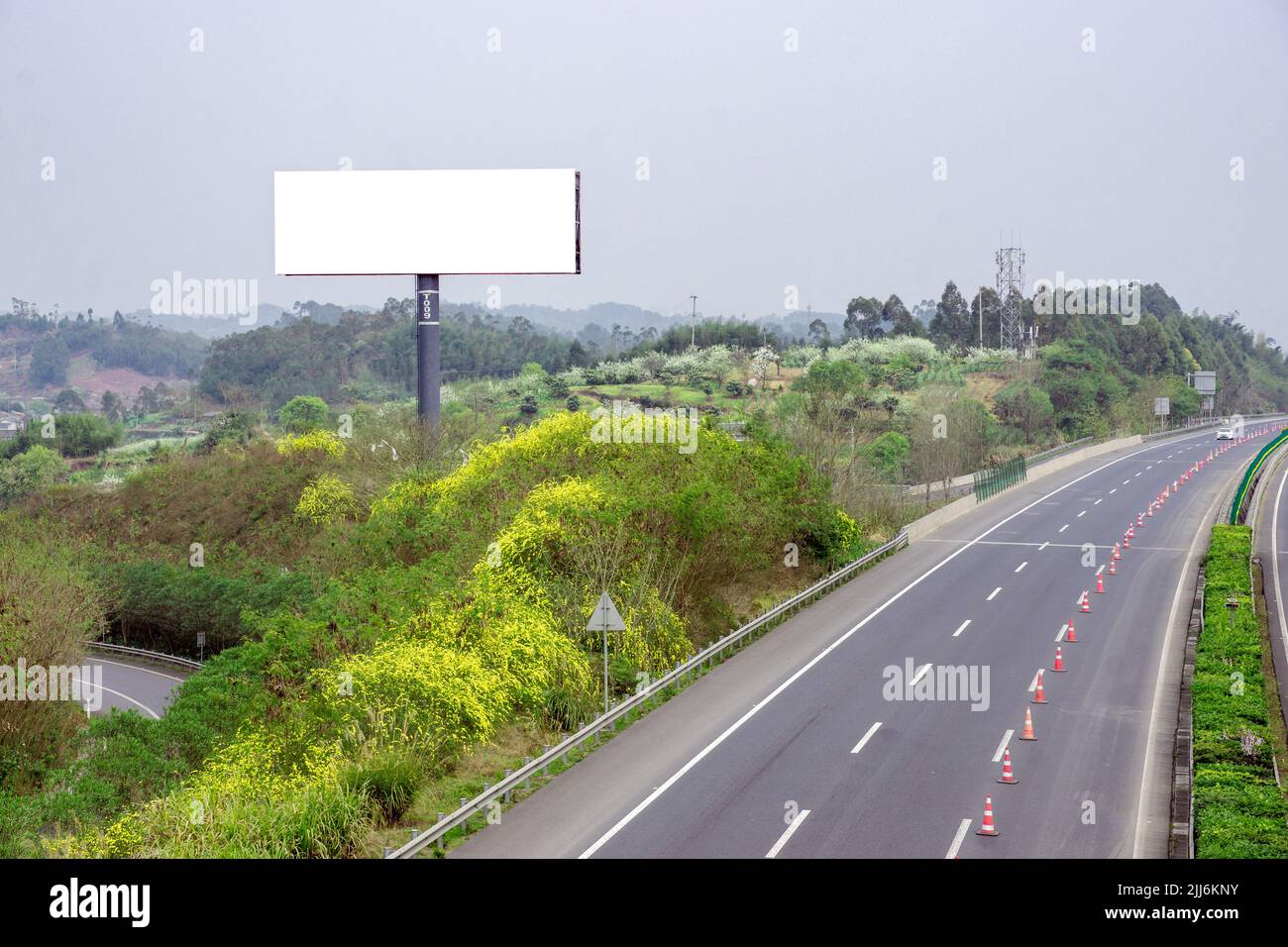 Blank highway billboard hi-res stock photography and images - Alamy