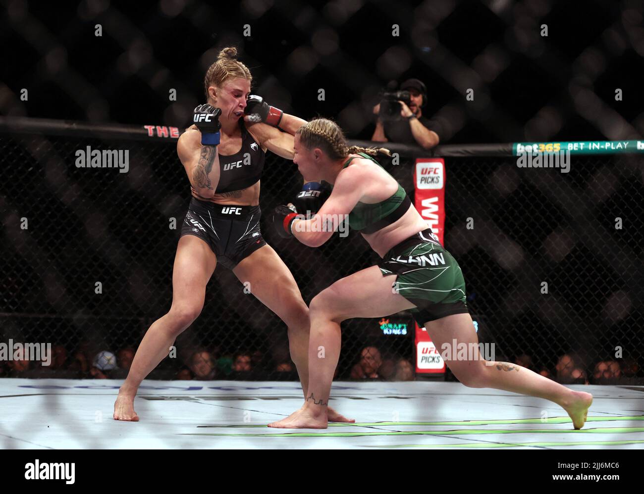 Molly mccann ufc hi-res stock photography and images - Alamy