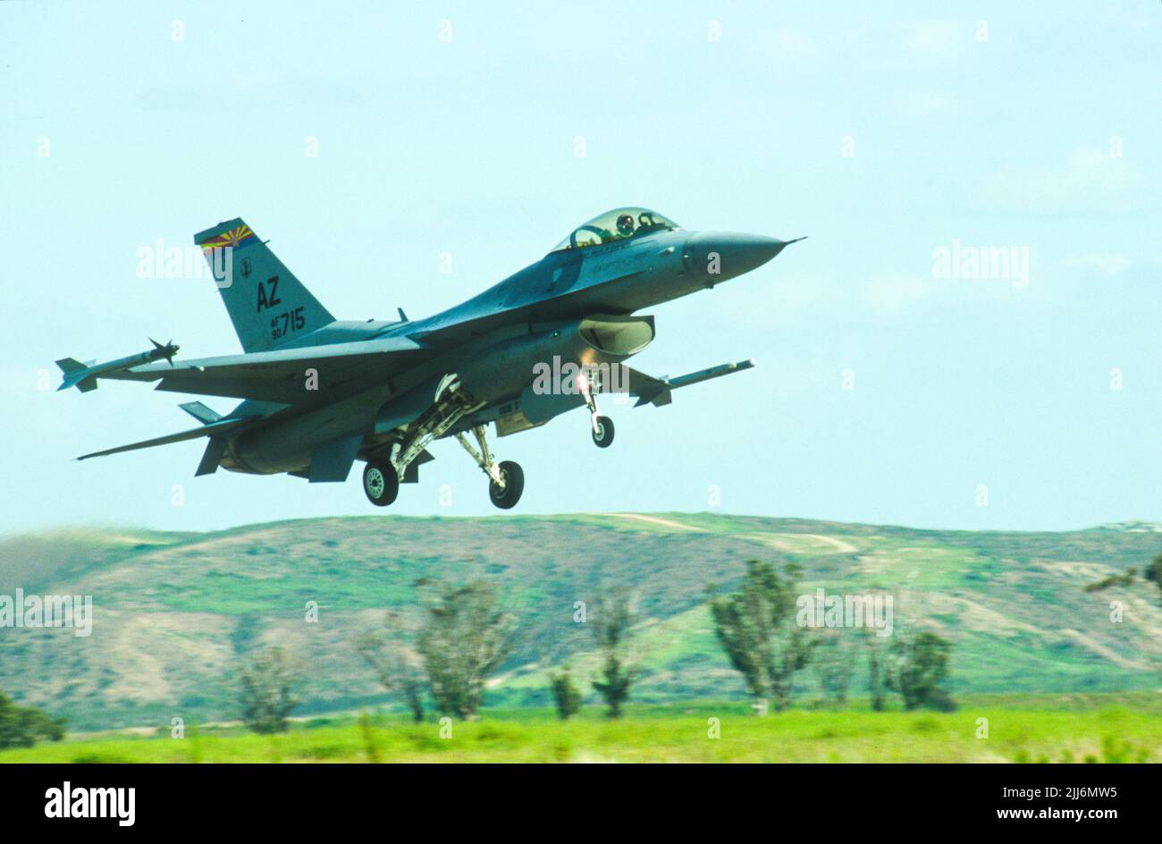 General Dynamics F-16 Fighting Falcon from the AZ ANG landing at MCAS ...