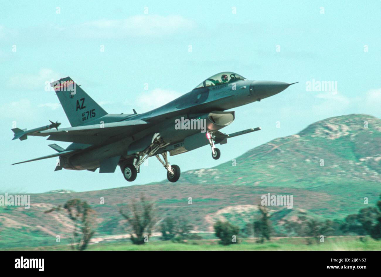 General Dynamics F-16 Fighting Falcon from the AZ ANG landing at MCAS ...