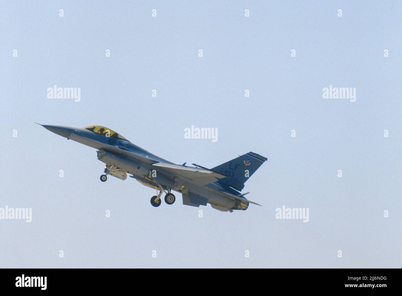 General Dynamics F-16 Fighting Falcon taking off from MCAS Miramar in ...