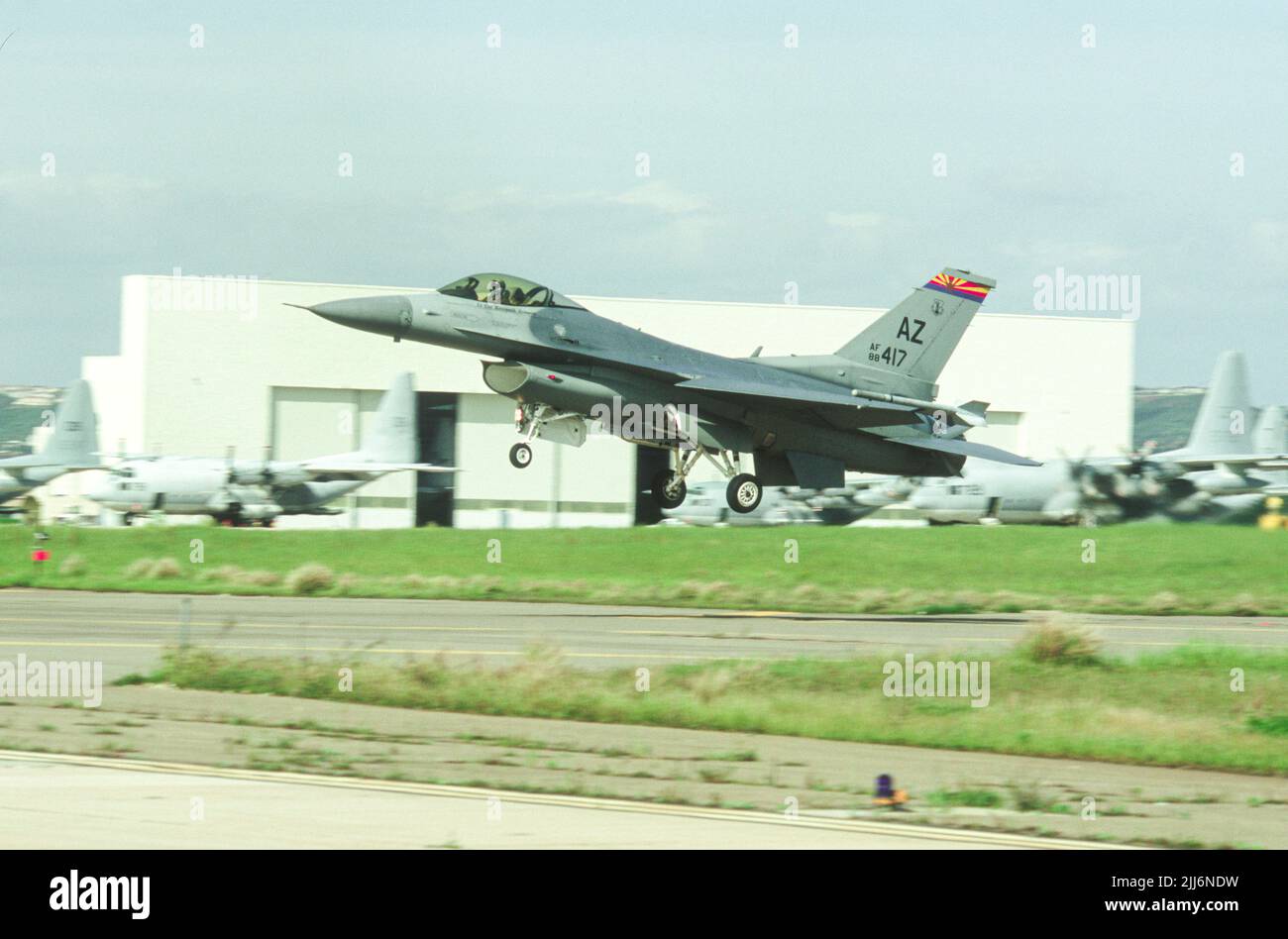 General Dynamics F-16 Fighting Falcon from the AZ ANG landing at MCAS ...