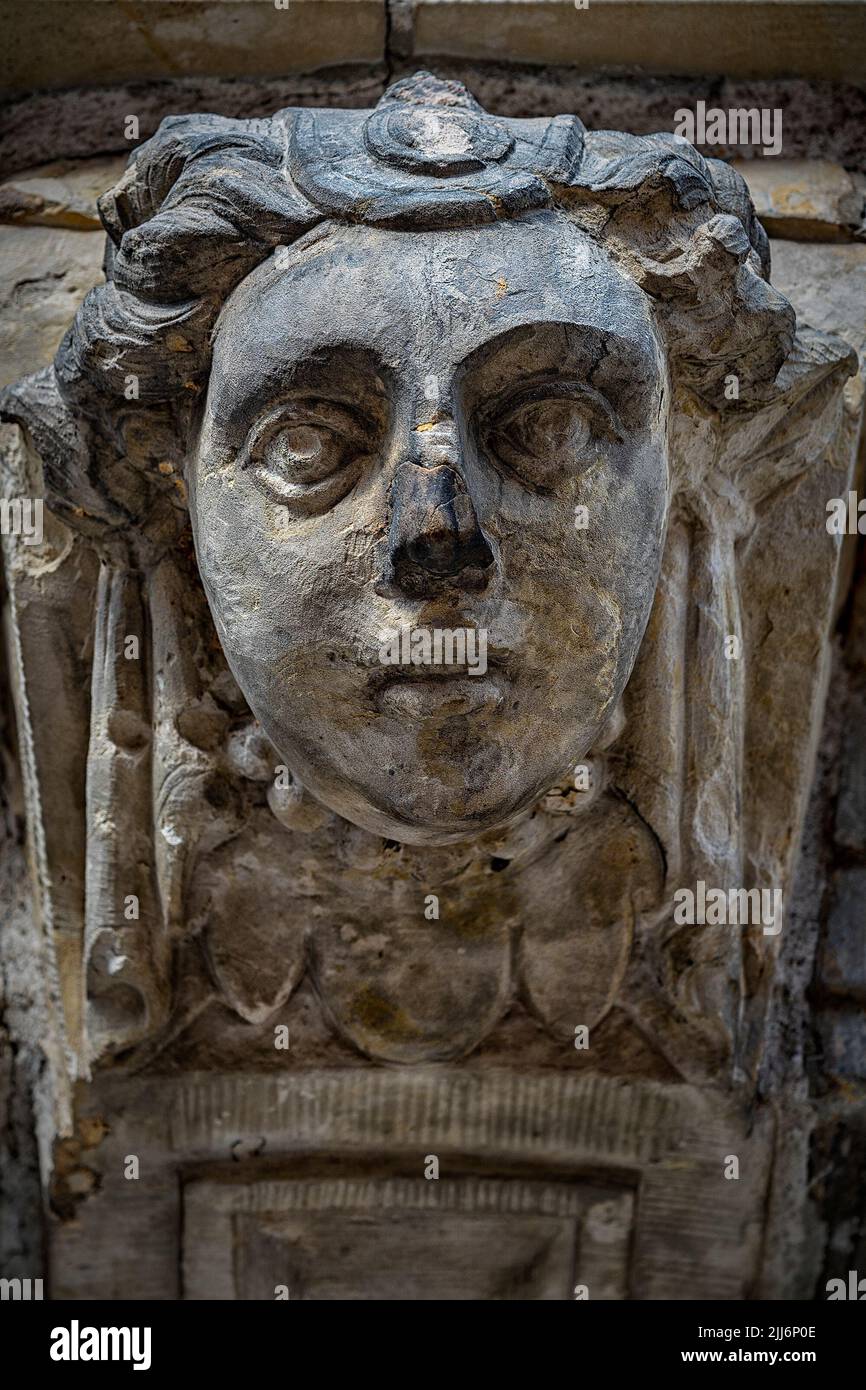 Carved female head hi-res stock photography and images - Alamy