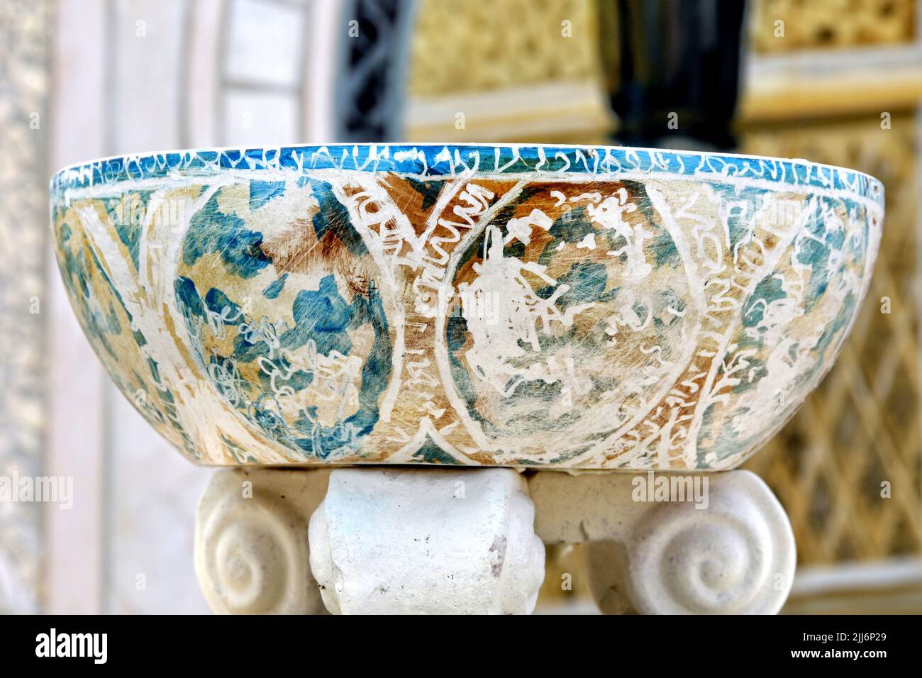 Vintage basin hi-res stock photography and images - Alamy