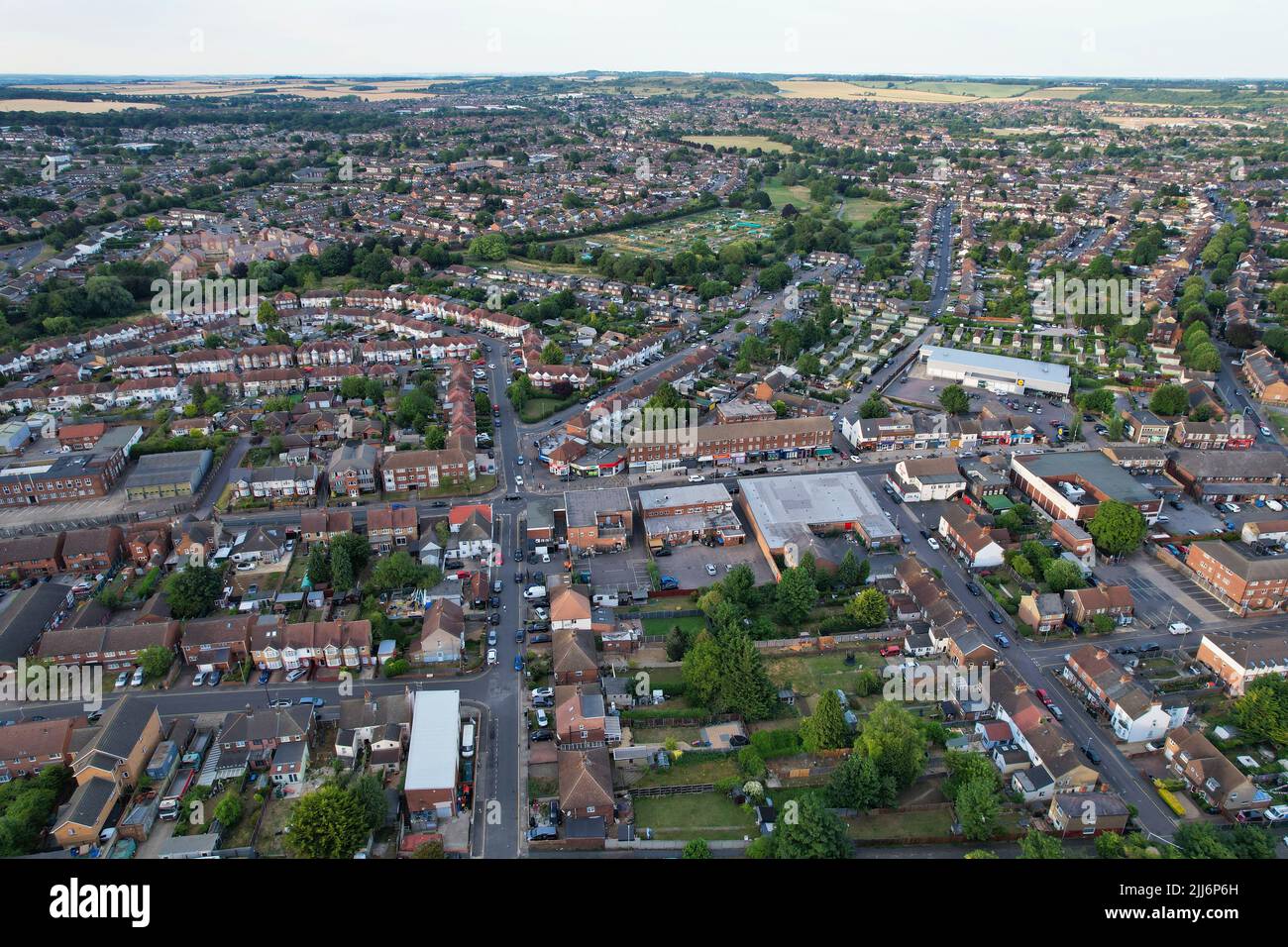 Luton london england railway station hi-res stock photography and ...