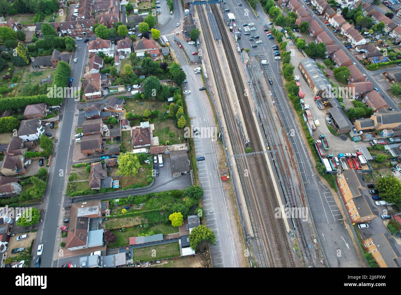 Luton london england railway station hi-res stock photography and ...