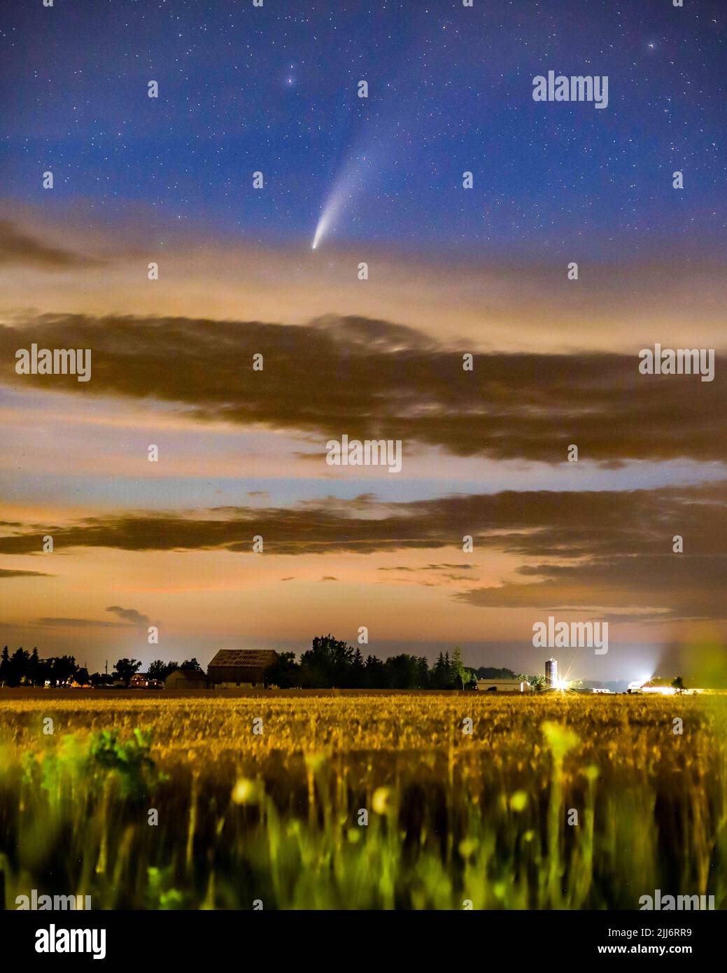 Comet earth hi-res stock photography and images - Alamy