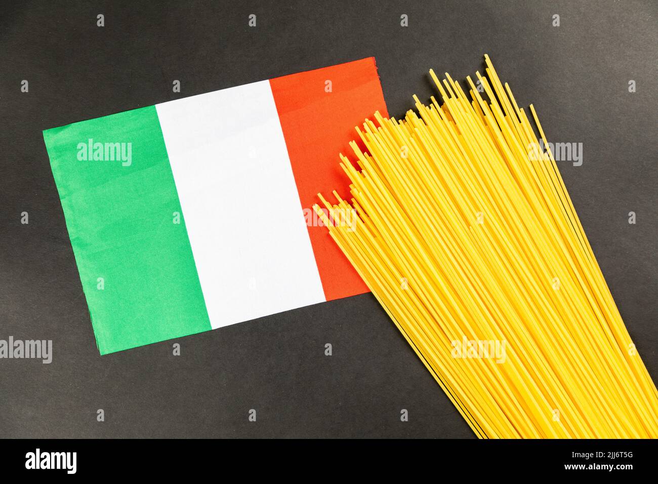 The Italian flag with a pile of spaghetti Stock Photo - Alamy