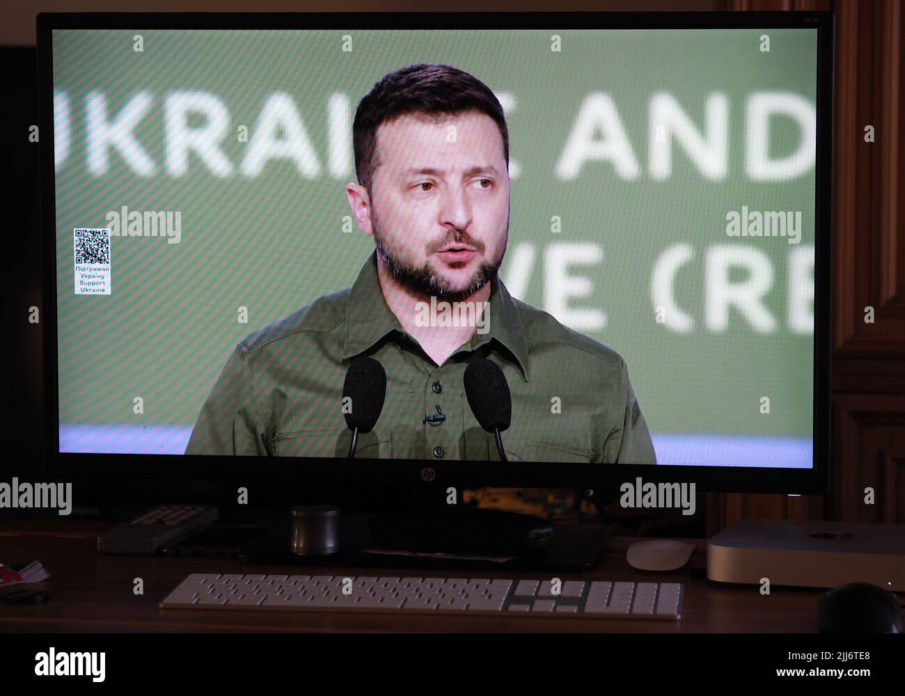 Volodymyr zelensky 2022 kiev hi-res stock photography and images - Alamy