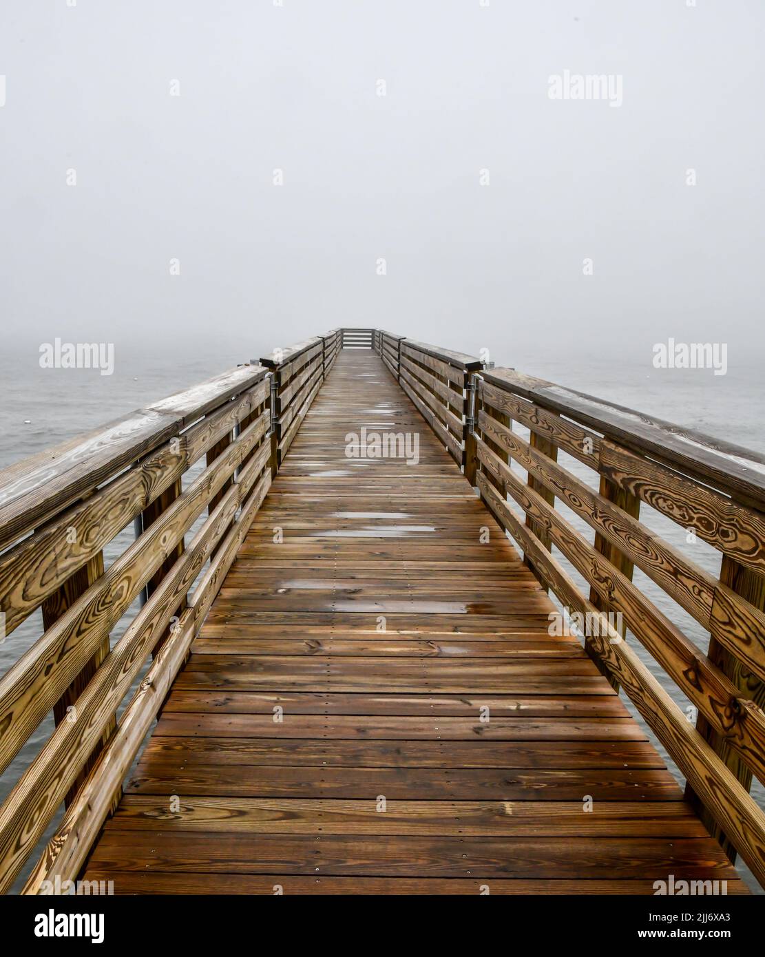 Dock and boardwalk hi-res stock photography and images - Alamy