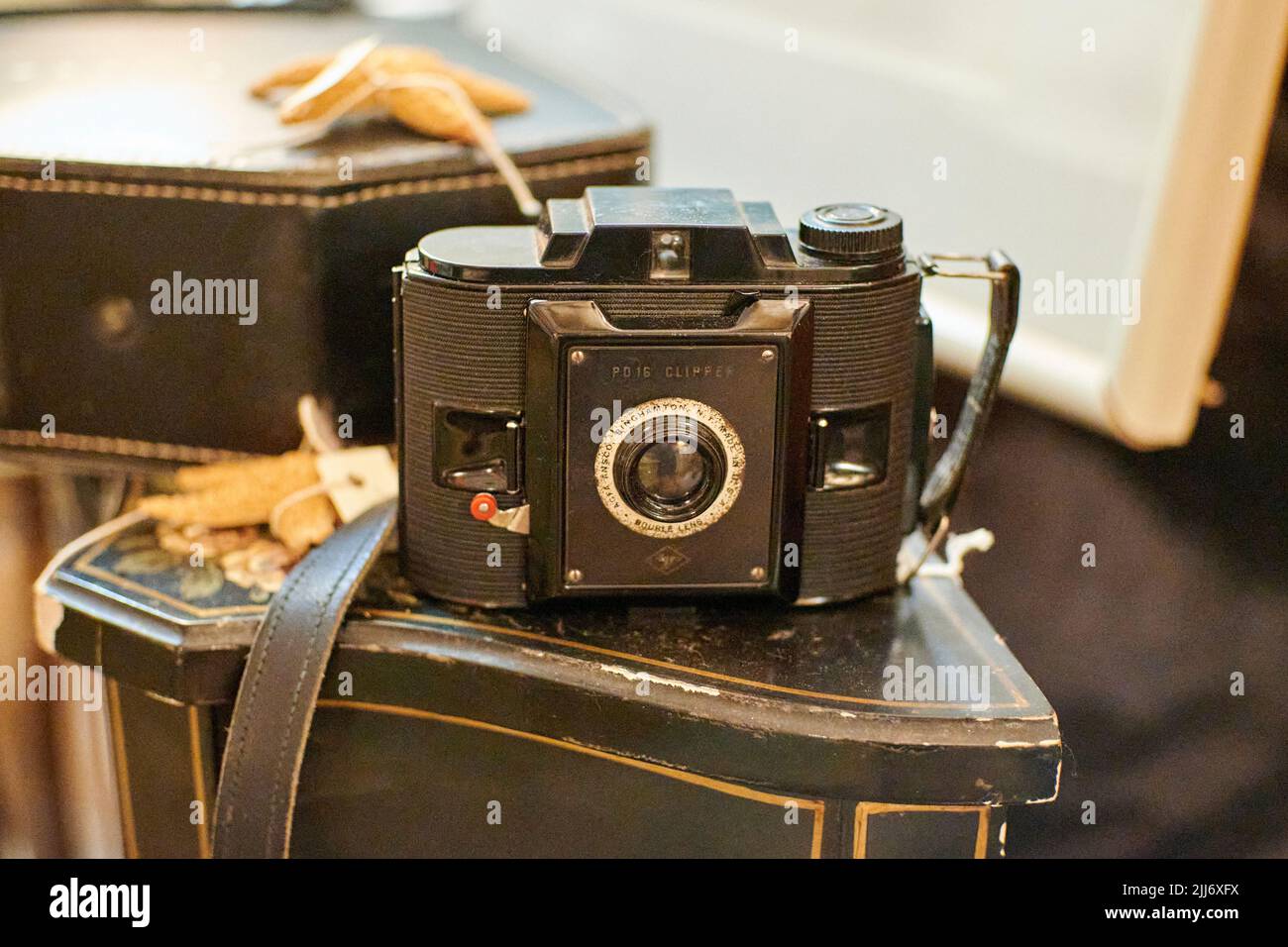 Old style retro camera hi-res stock photography and images - Alamy