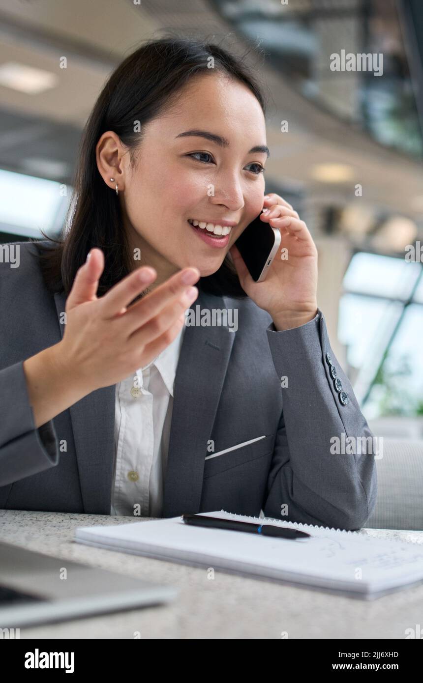 Interview job chinese woman hi-res stock photography and images - Alamy