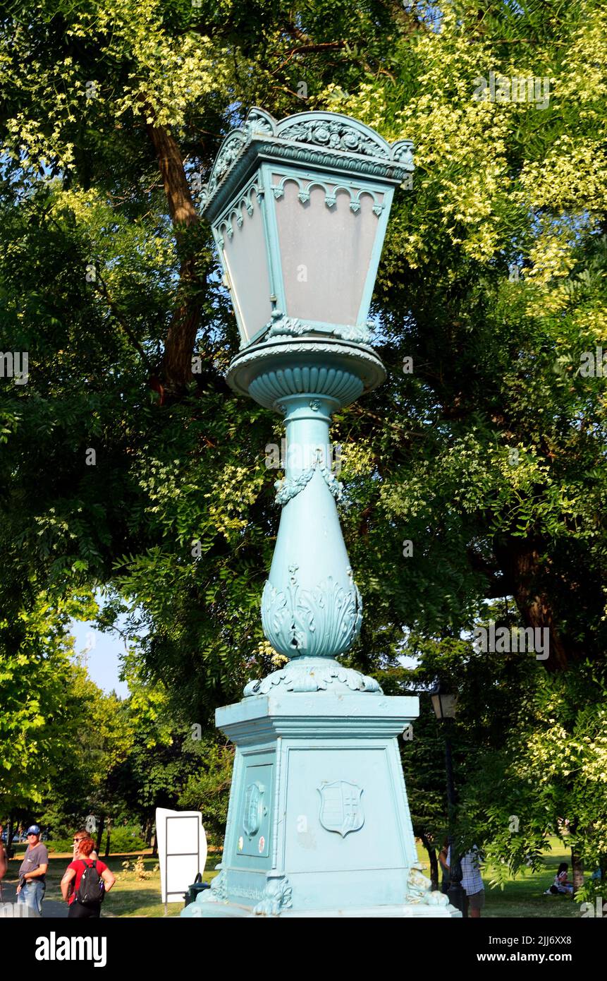 Street light in the park hi-res stock photography and images - Alamy