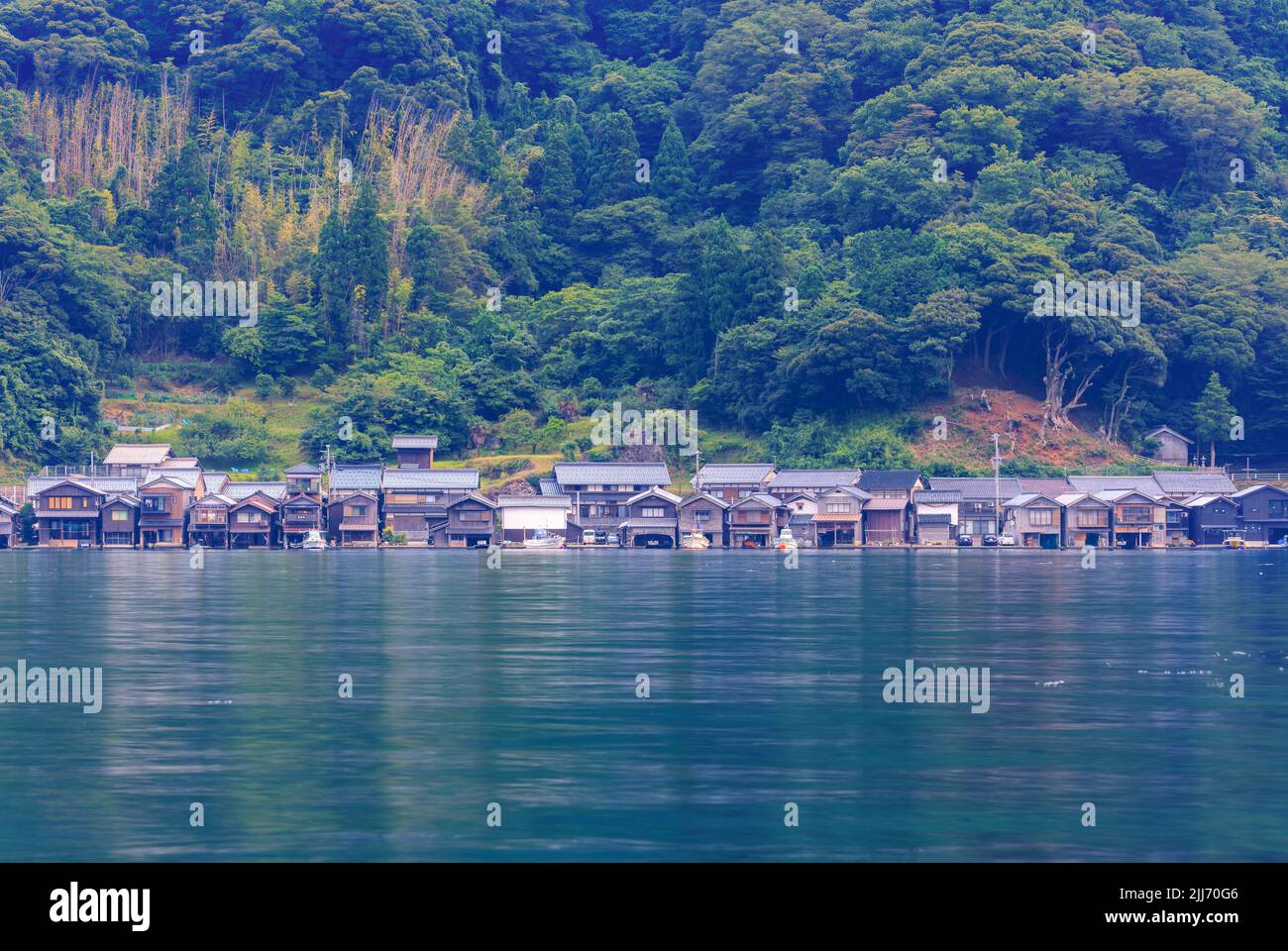 Shore line between water hills hi-res stock photography and images - Alamy