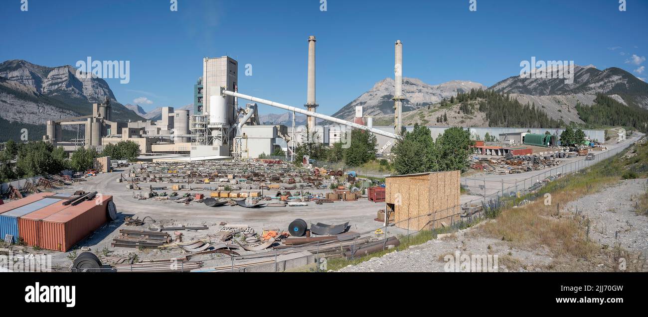 Overview of a cement plant in the Rocky Mountains Stock Photo - Alamy