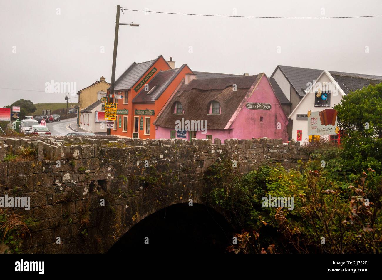 Shops in doolin village hi-res stock photography and images - Alamy