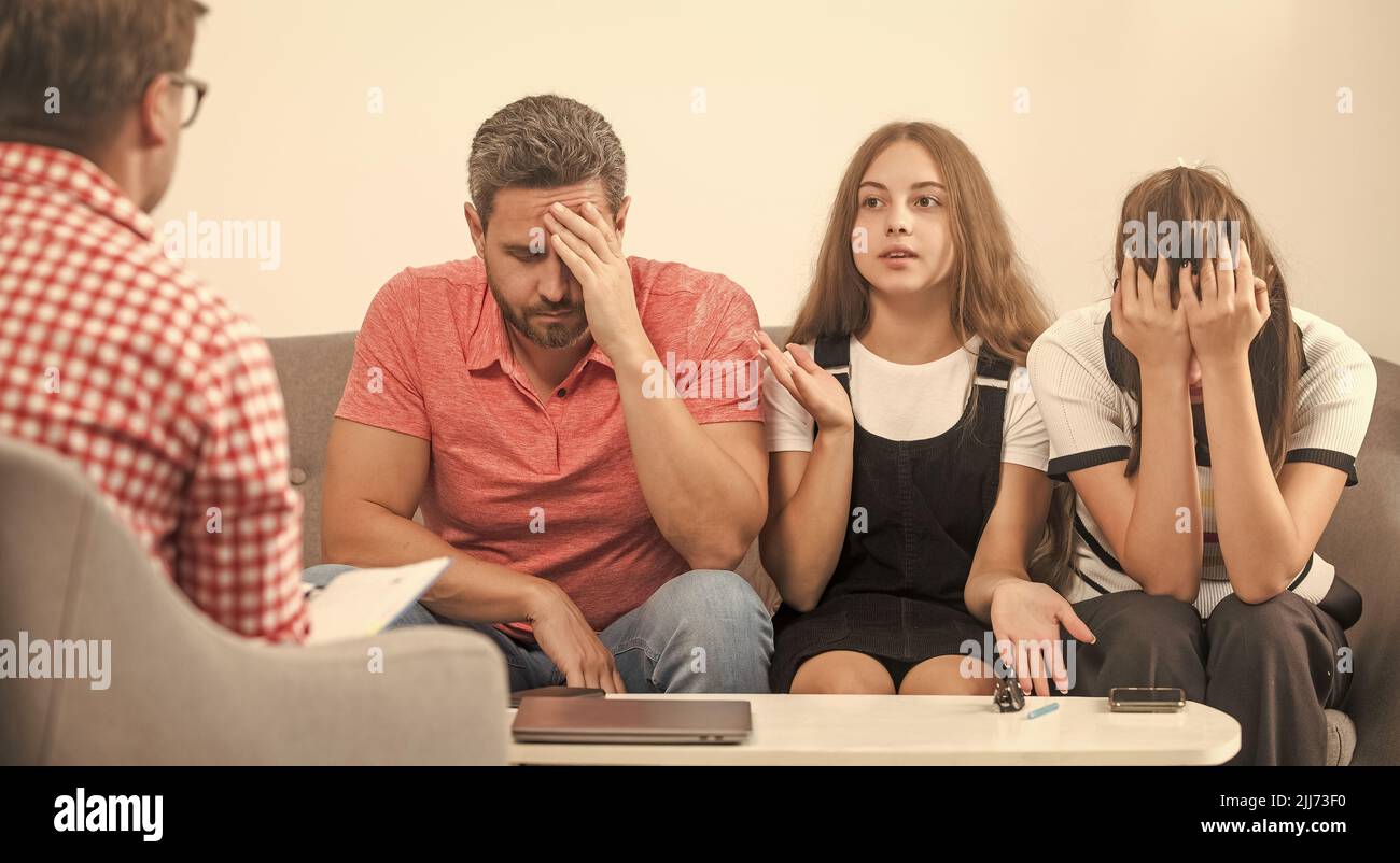 psychologist give family therapy for dad mom and daughter girl ...