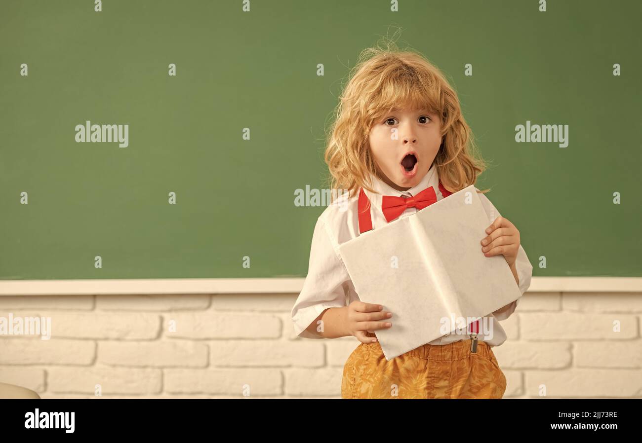 Boy amazed child hi-res stock photography and images - Alamy