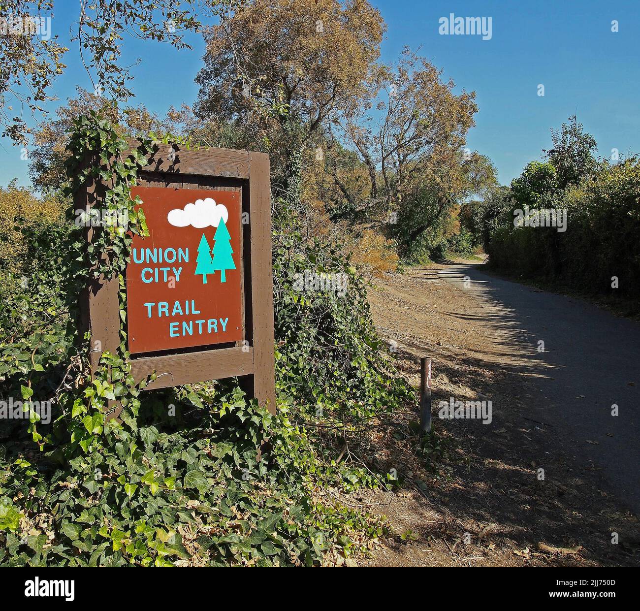 Old Alameda Creek Trail entry sign in Union City, California Stock ...
