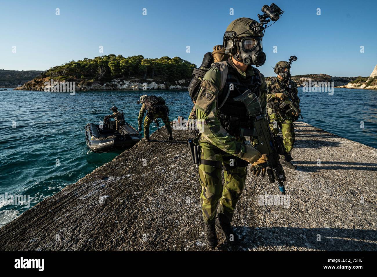 Swedish Marines with 4th Marine Regiment, Swedish Amphibious Corps ...