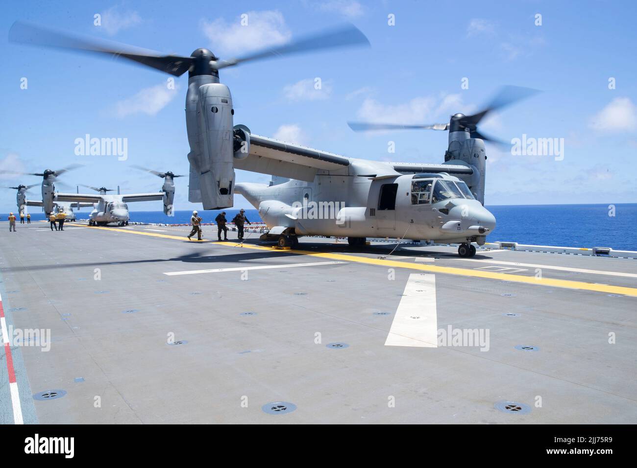 220721-N-XN177-2026 PACIFIC OCEAN (July 21, 2022) – U.S. Marines load ...