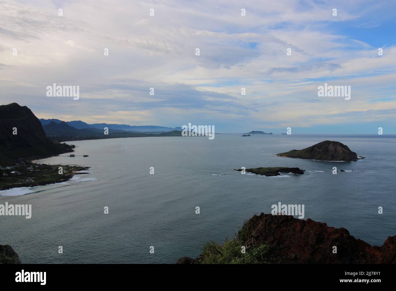 Islands on Oahu windward side Stock Photo - Alamy